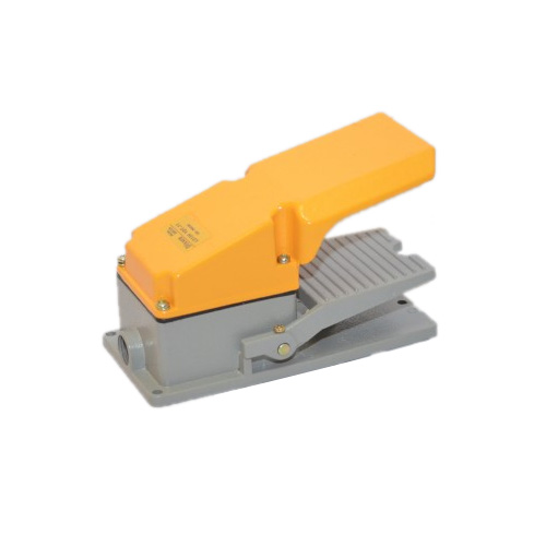 Interruptor de pie metalico con guarda 10A 1na 1nc | IACSA México